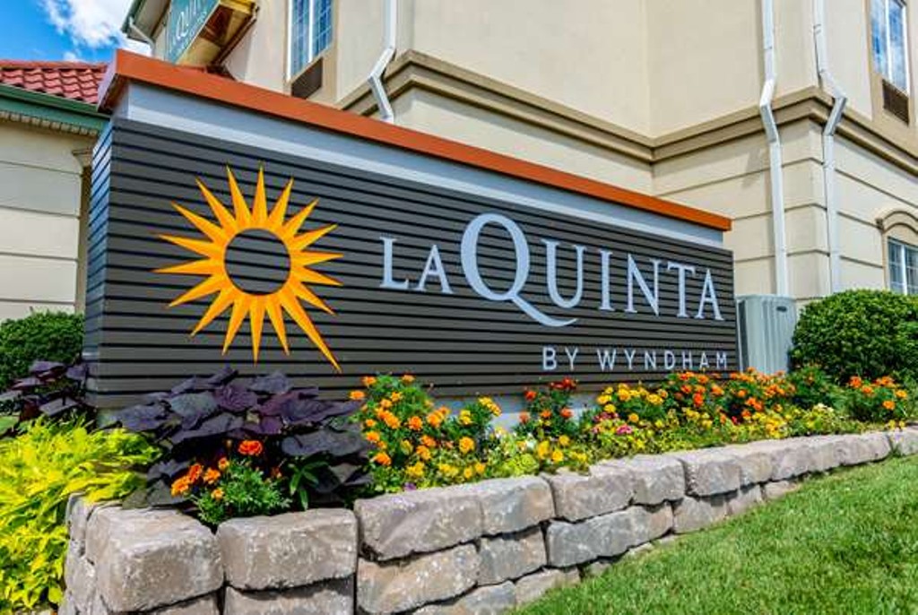 La Quinta Inn & Suites By Wyndham Bentonville 1001 SE Walton Blvd ...